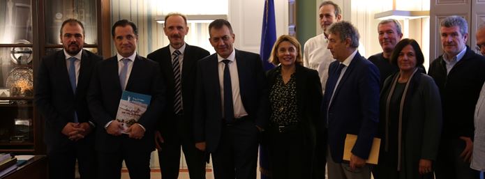 Το Επιμελητήριο Κυκλάδων επισκέφθηκαν ο Υπουργός Ανάπτυξης και ...