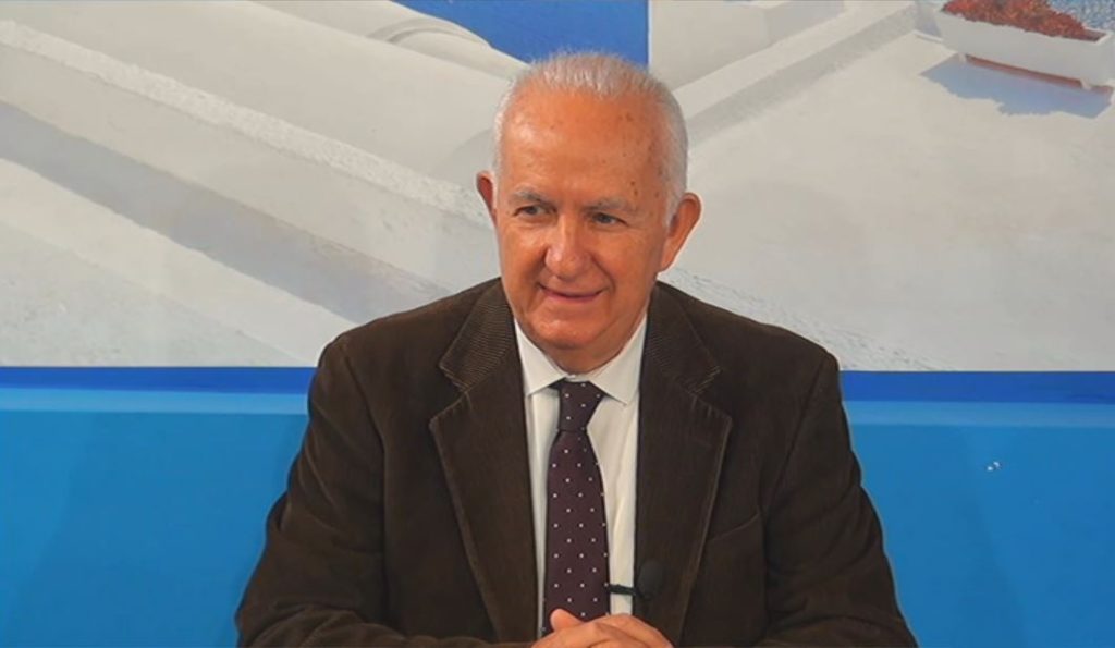ΒΙΝΤΕΟ: Ο ΕΠΑΡΧΟΣ ΘΗΡΑΣ ΣΤΑ ΝΕΑ ΤΩΝ ΚΥΚΛΑΔΩΝ - SantoriniPress
