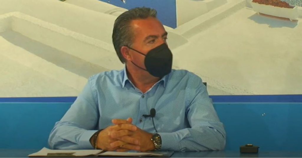 ΒΙΝΤΕΟ: Ο ΠΡΟΕΔΡΟΣ ΤΩΝ ΤΑΞΙ κ ΠΕΛΕΚΑΝΟΣ ΣΤΟ ΚΑΝΑΛΙ ΤΗΣ ΣΑΝΤΟΡΙΝΗΣ ...