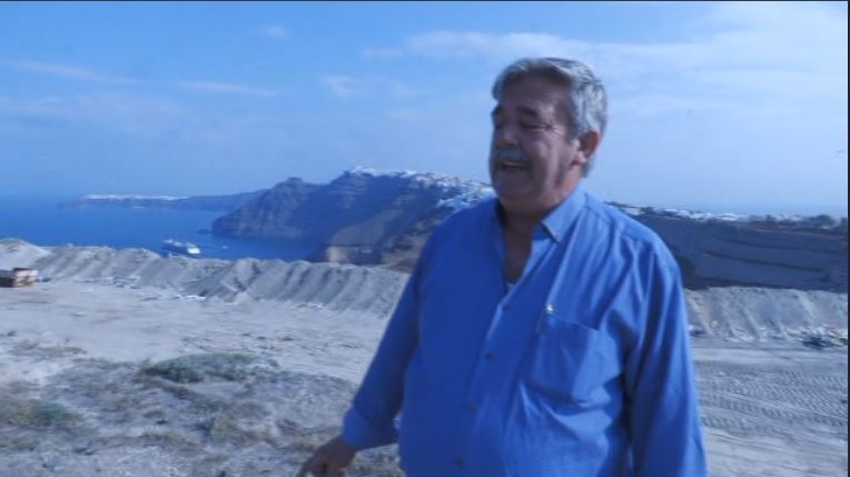 BINTEO: Η ΧΩΜΑΤΕΡΗ ΣΟΥΛΟΥΠΩΘΗΚΕ - SantoriniPress