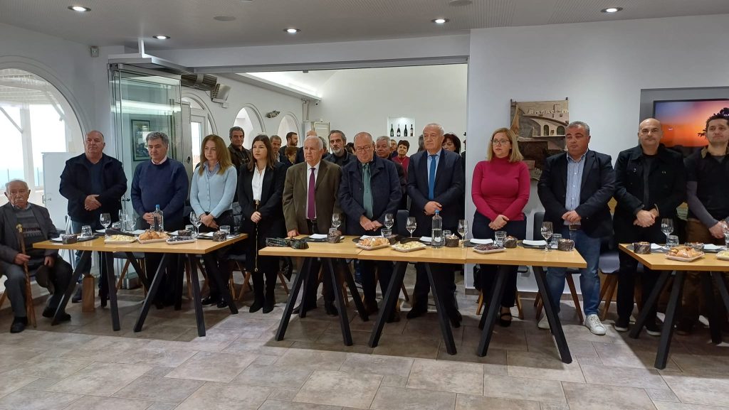 Η κοπή της Βασιλόπιτας της Ένωσης Συνεταιρισμών Θηραϊκών προϊόντων ...