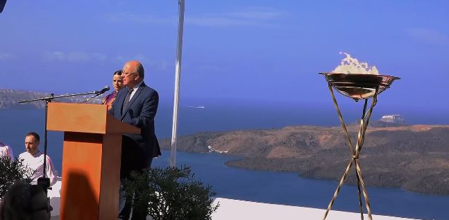 Η ΟΛΥΜΠΙΑΚΗ ΦΛΟΓΑ ΣΤΗΝ ΣΑΝΤΟΡΙΝΗ (ΒΙΝΤΕΟ) - SantoriniPress