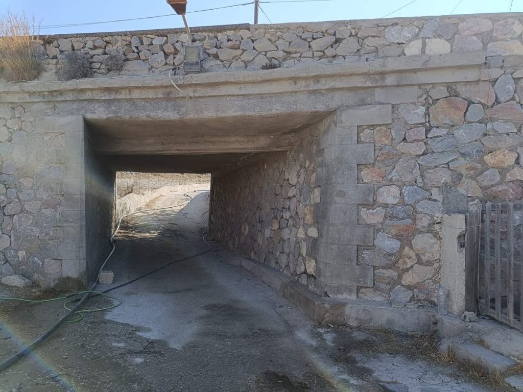 Πραγματοποιούνται εργασίες αποκατάστασης της στατικότητας των δύο ...