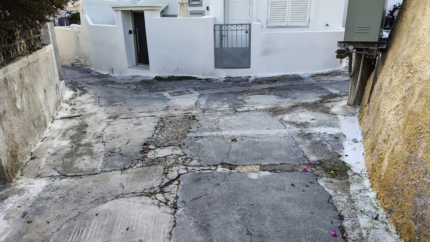 Εργασίες αποκατάστασης ρηγματώσεων στη Μεσαριά - SantoriniPress